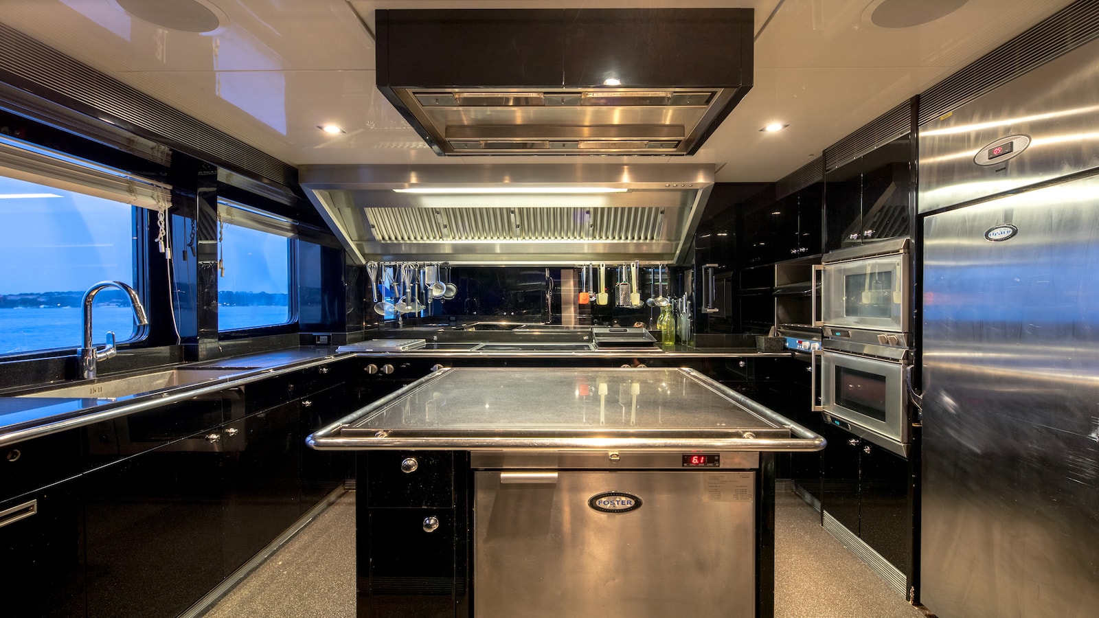 Galley Image Gallery - Galley Detail - Fully-equipped Galley – Luxury ...